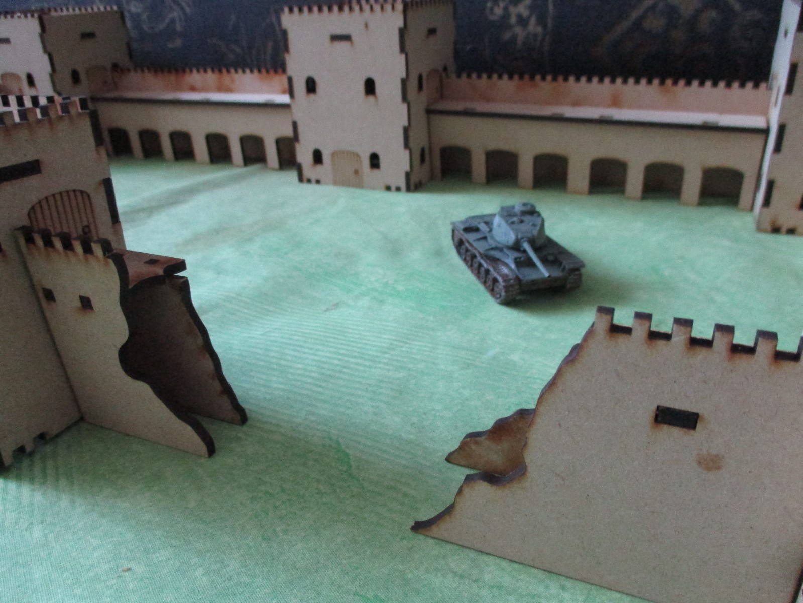 15mm Castle max size 582x329x100mm but completely modular scenery 3mm ...