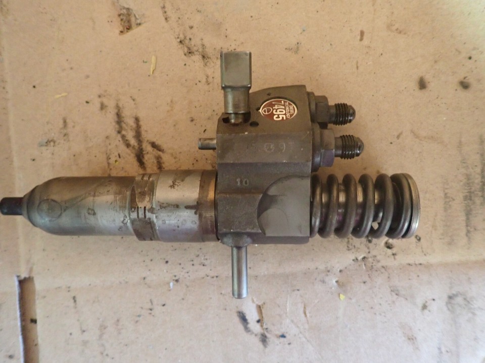 Detroit Diesel Engine 12V71 Injectors 7495 5227495 OEM Take Off! 12 ...