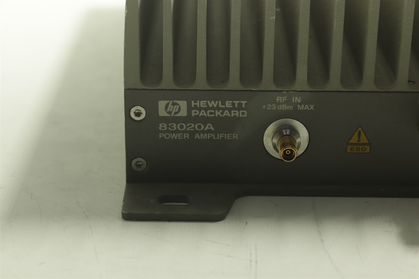 HP Agilent 83020A 2 -26.5 GHz 30dB Microwave System Power Amplifier ...