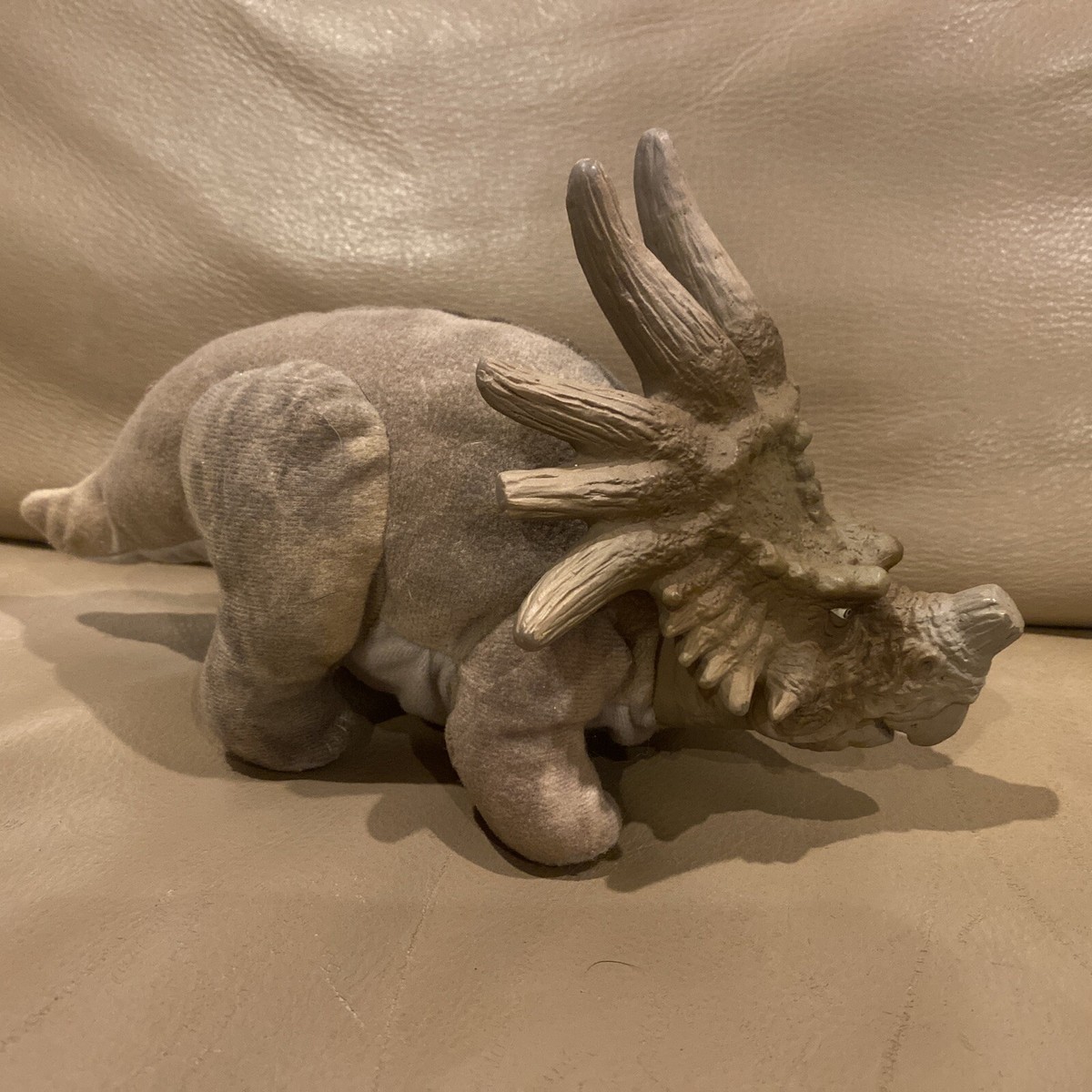 Dinossauro Disney Eema Find An Actor To Play Eema In DISNEY'S DINOSAUR