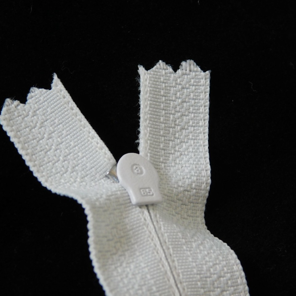 10 White Nylon Coil 32" Gauge 3 Closed End One Way Zipper Light Jacket ...