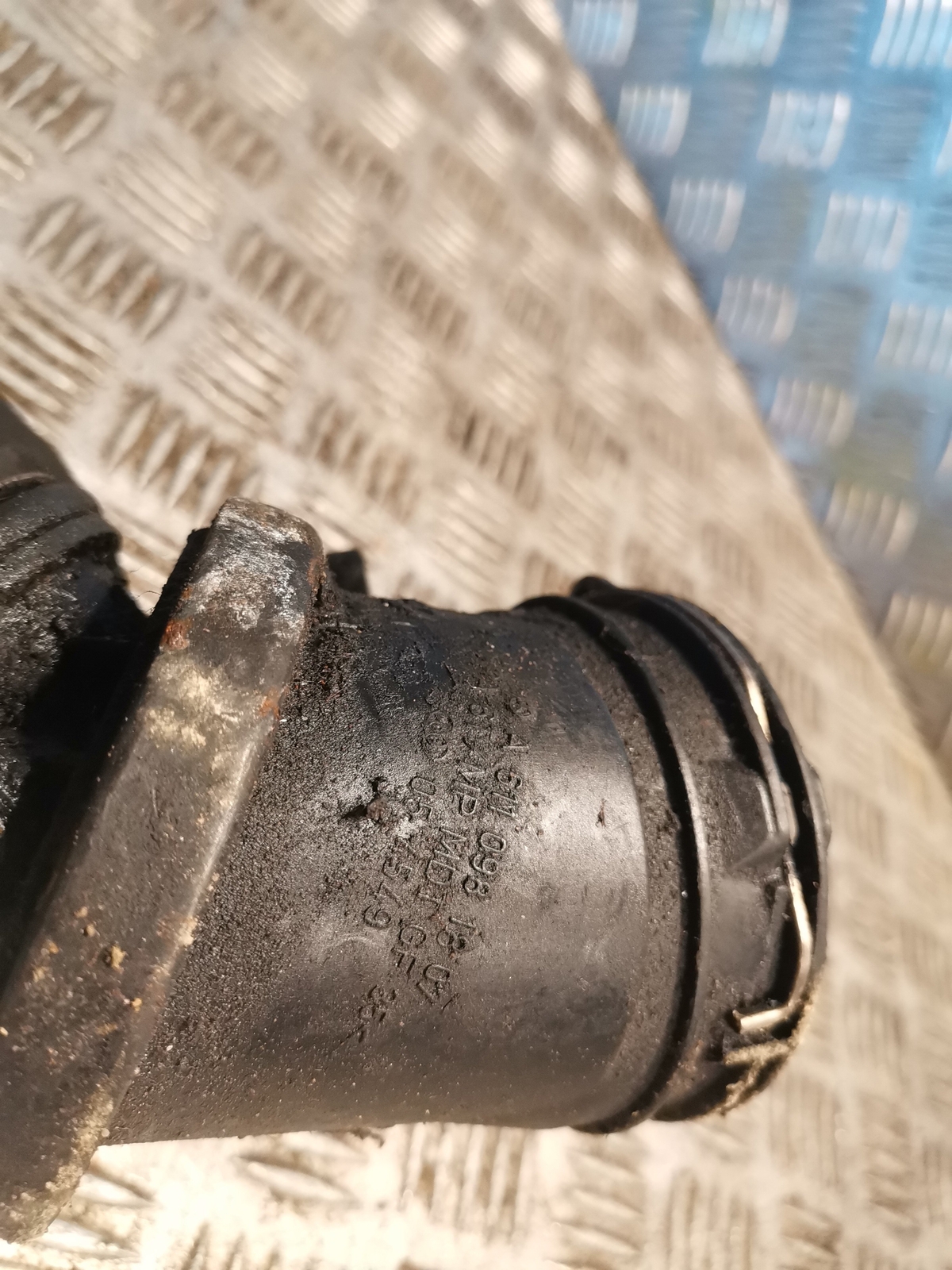 MERCEDES-BENZ W203 C 220 CDI Air Intake Tube Pipe 6110981807 2.20 ...