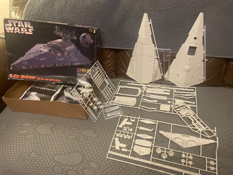 Star Wars Star Destroyer Model Kit w/ Fiber Optic Lighting Bent Box ...