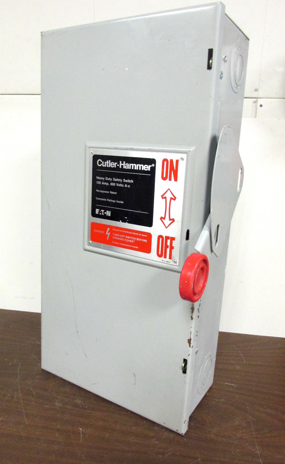 * Cutler-Hammer HD Safety Switch 100A, 600V, 3Ph, Nema 1 Cat# DH363NGK ...