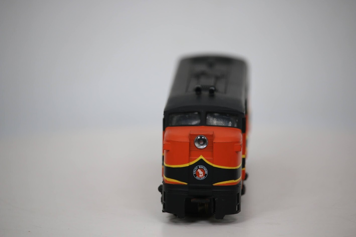 HO SCALE Great Northern T12002 Model Diesel Locomotive Train | eBay