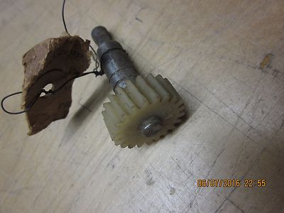 VINTAGE CHEVY SPEEDOMETER GEAR #4 | eBay