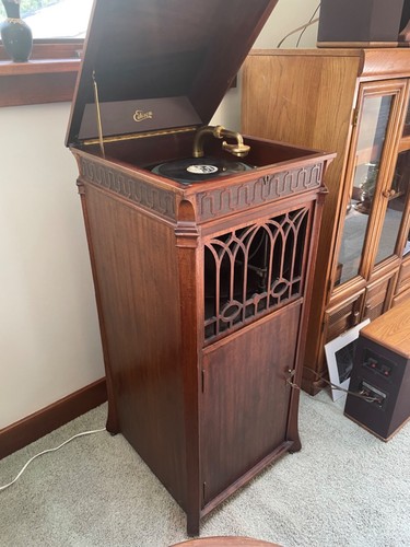 Antique Edison Model C250 Diamond Disc Phonograph with Intricate Design ...