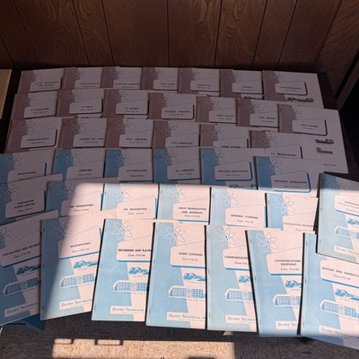 Lot of Vintage DeVry Institue Electronics Training/Education Manuals ...