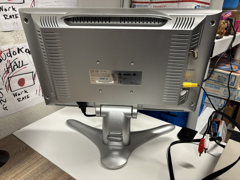 Vizio L13E 13" 4:3 Square 480p LCD HD TV CLASSIC GAMING TELEVISION W OG ...