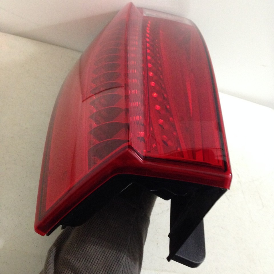 2007-2014 Cadillac Escalade / ESV Right PASSENGER Side Tail Light ...