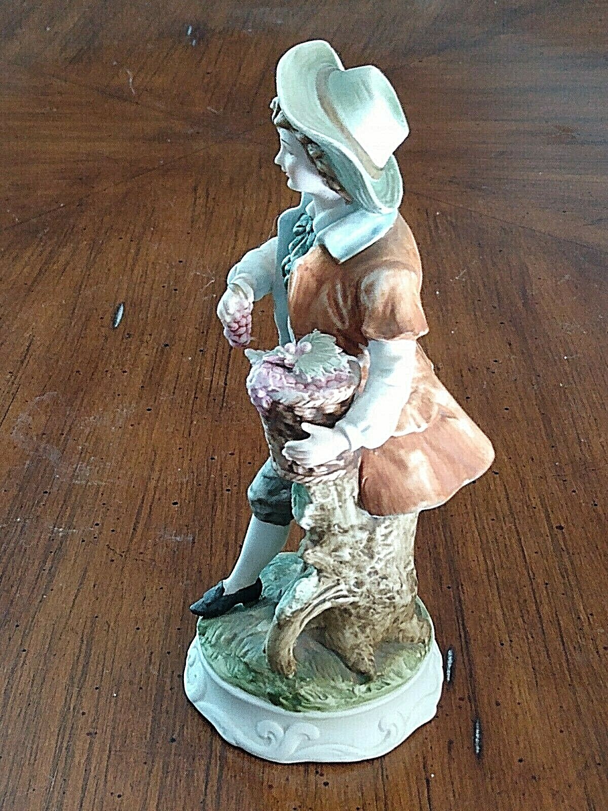 Vintage Classic Gallery Collection C8567 Gathering Grapes Figurine | eBay