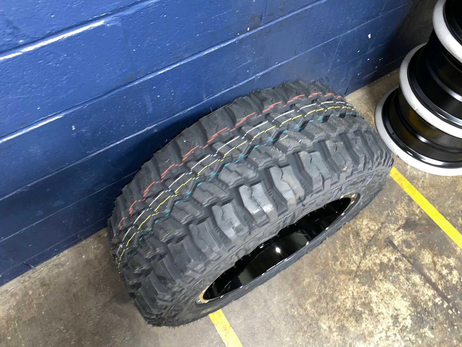 20x10 Black Moto Metal MO970 Wheels Rims 33" MT Tires 6x5.5 GMC Sierra ...