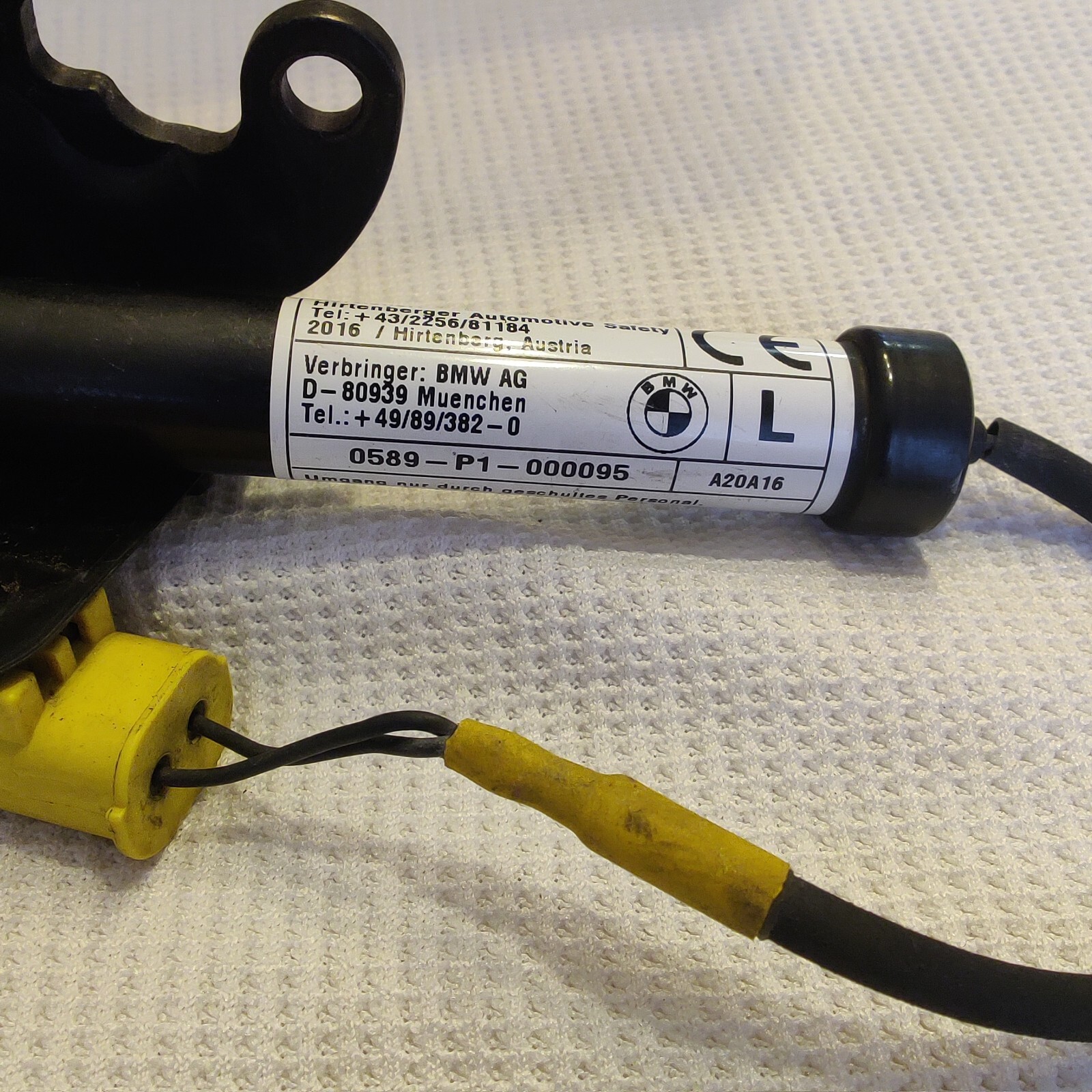 BMW F10 5 SERIES 2009-17 BONNET HINGE LEFT SIDE PEDESTRIAN PROTECTION ...