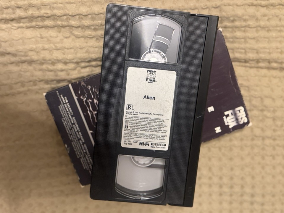 Alien 1984 VHS CBS Fox Video Sigourney Weaver, Red 86162150432| eBay