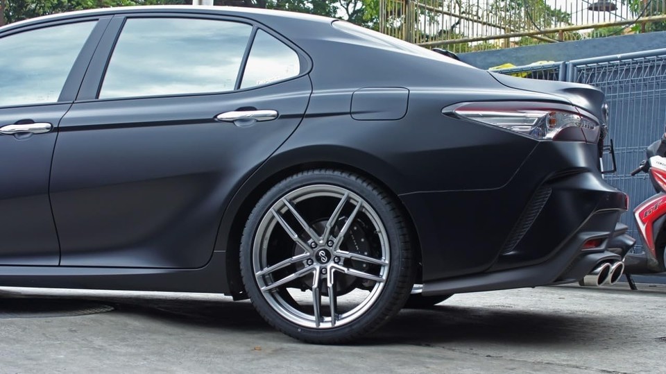 Alloy Wheel Rim Protector by Rimsavers | Protects from Curb Rash | 3 ...