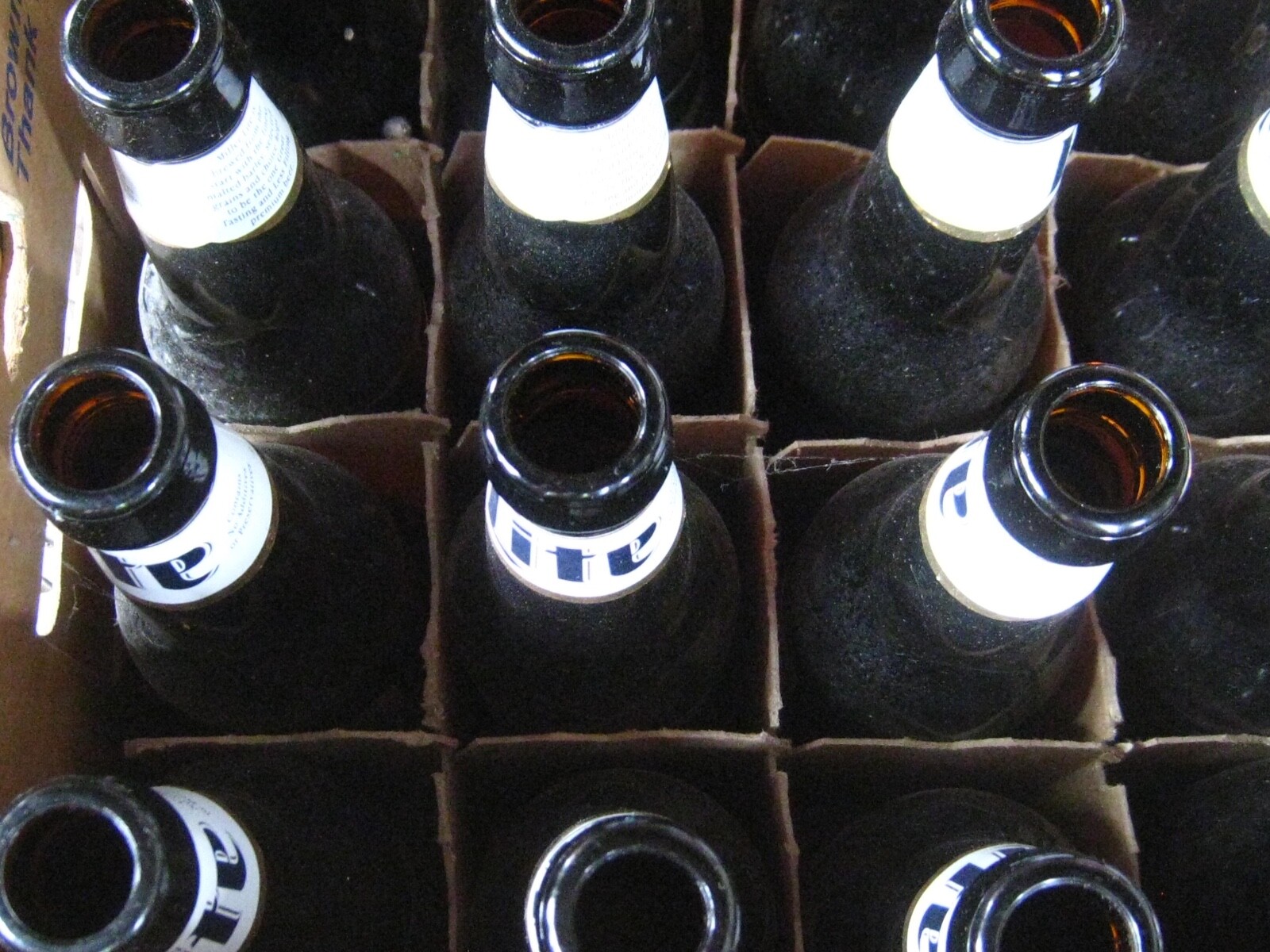 MILLER LITE BEER CASE OF 24 RETURNABLE BEER BOTTLES IN ORIGINAL BOX | eBay