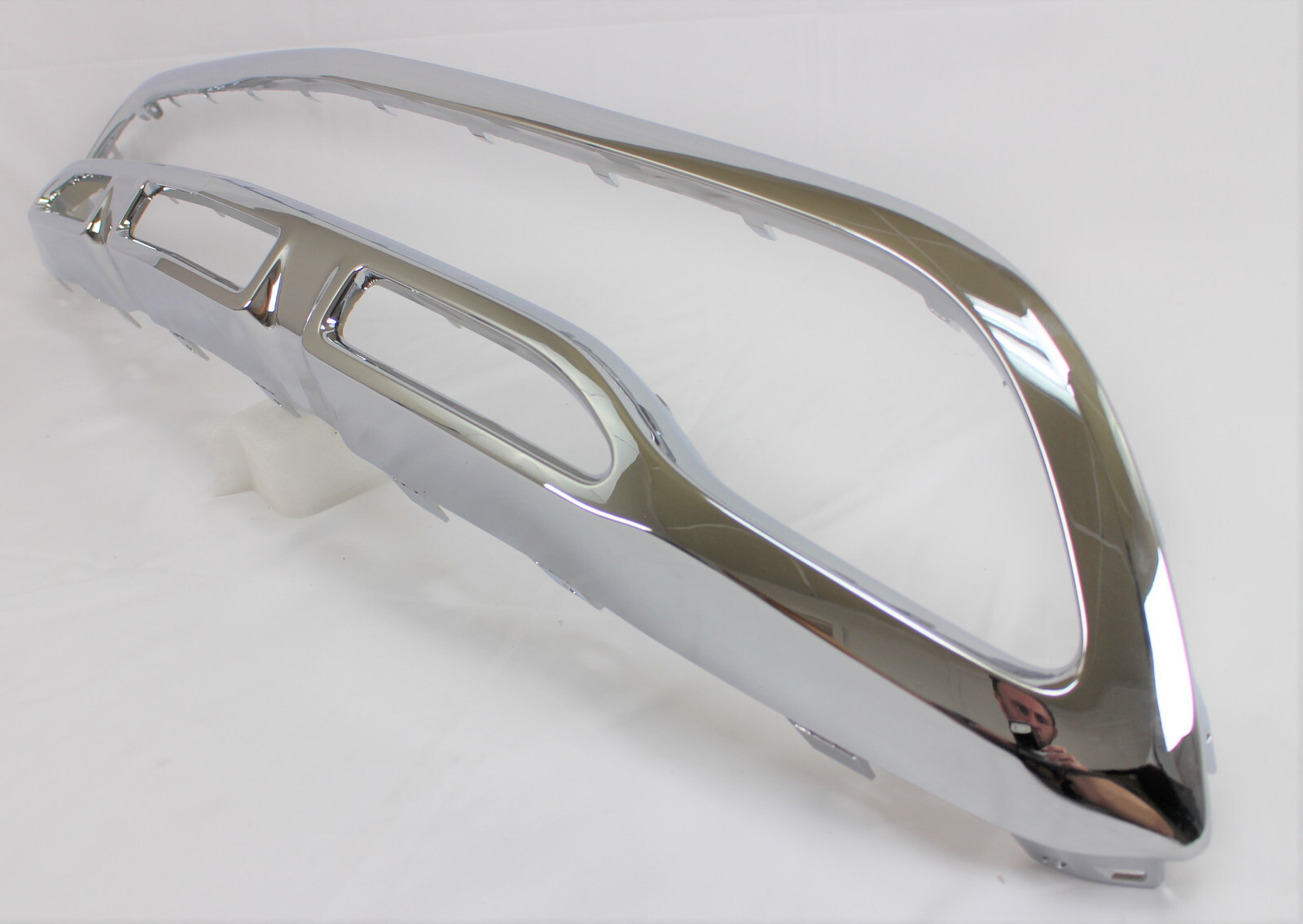 18- 20 GLA 250 front bumper lower center valance skid plate molding ...