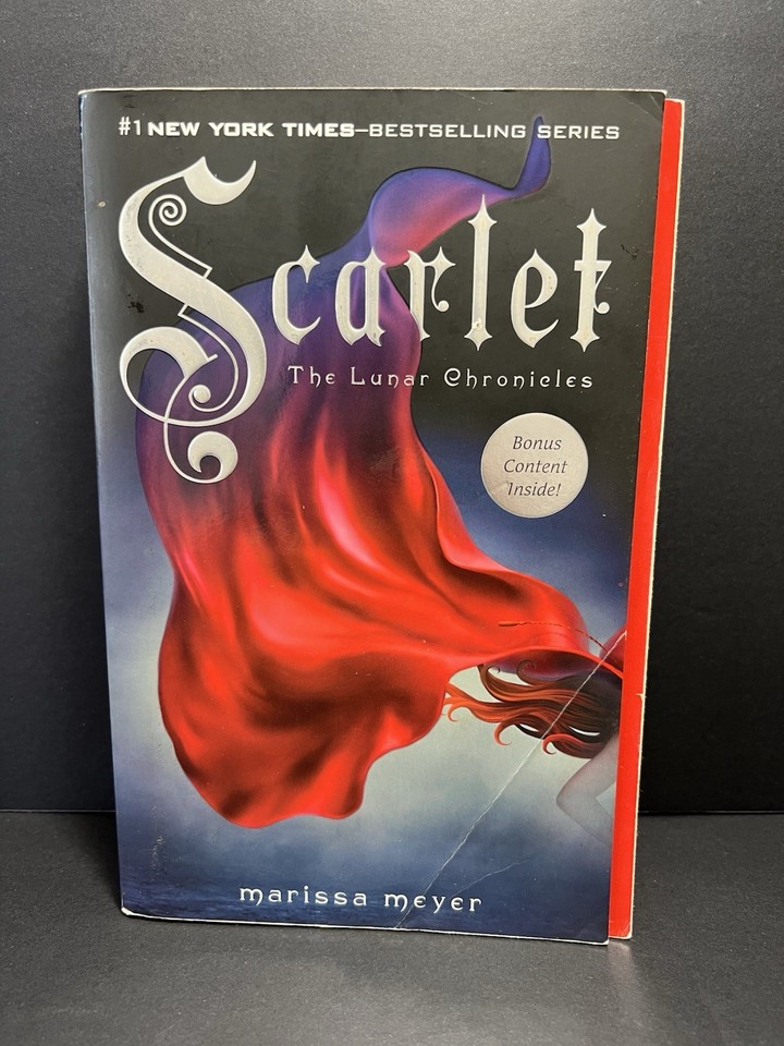 Lot 4 The Lunar Chronicles Books 1-4 Cinder Scarlet Cress Winter ...