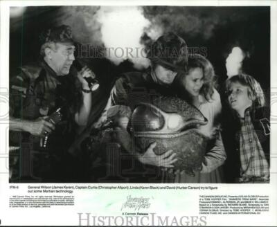 1986 Press Photo The starring cast in a scene from "Invaders from Mars ...
