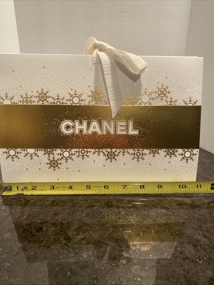 Chanel Gift Bag Snowflake White Gold Holiday Christmas Medium Limited ...