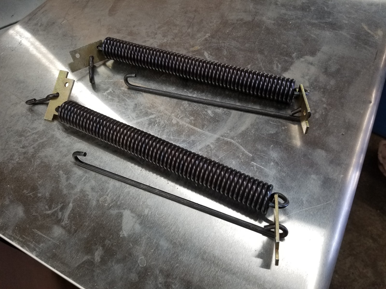 41 CADILLAC HOOD SPRINGS PAIR SPRING BRAND NEW HIGH QUALITY NEW PAIR ...