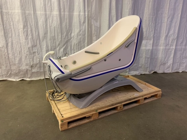 Arjo "Parker" hospital grade seated entry free standing whirlpool ...