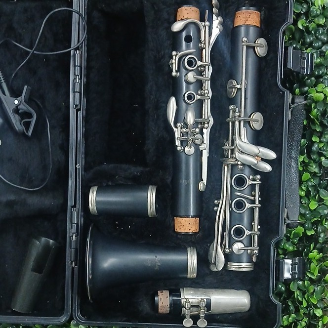 Artley 17S Student Clarinet Black with Case, Mouthpiece, Reeds, Tuner ...