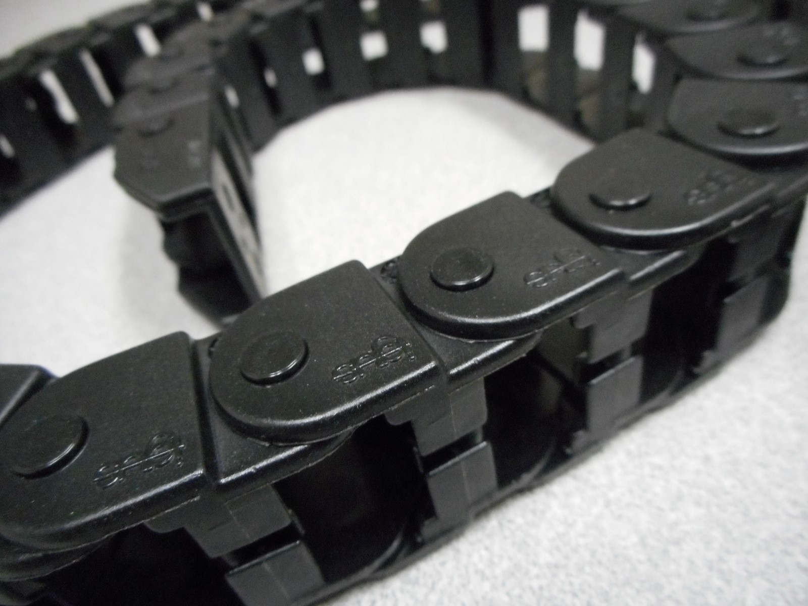 IGUS E08.20.028 E-CHAIN E-Z SERIES E08 46 LINKS 3FTL 1IN L 1/8IN W /4 ...