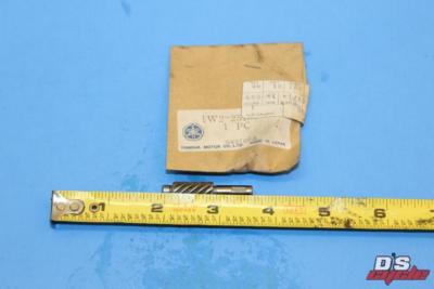 NOS Yamaha Meter Gear IT175 IT250 IT400 IT425 TT250 TT500 1W2-25138-00 ...