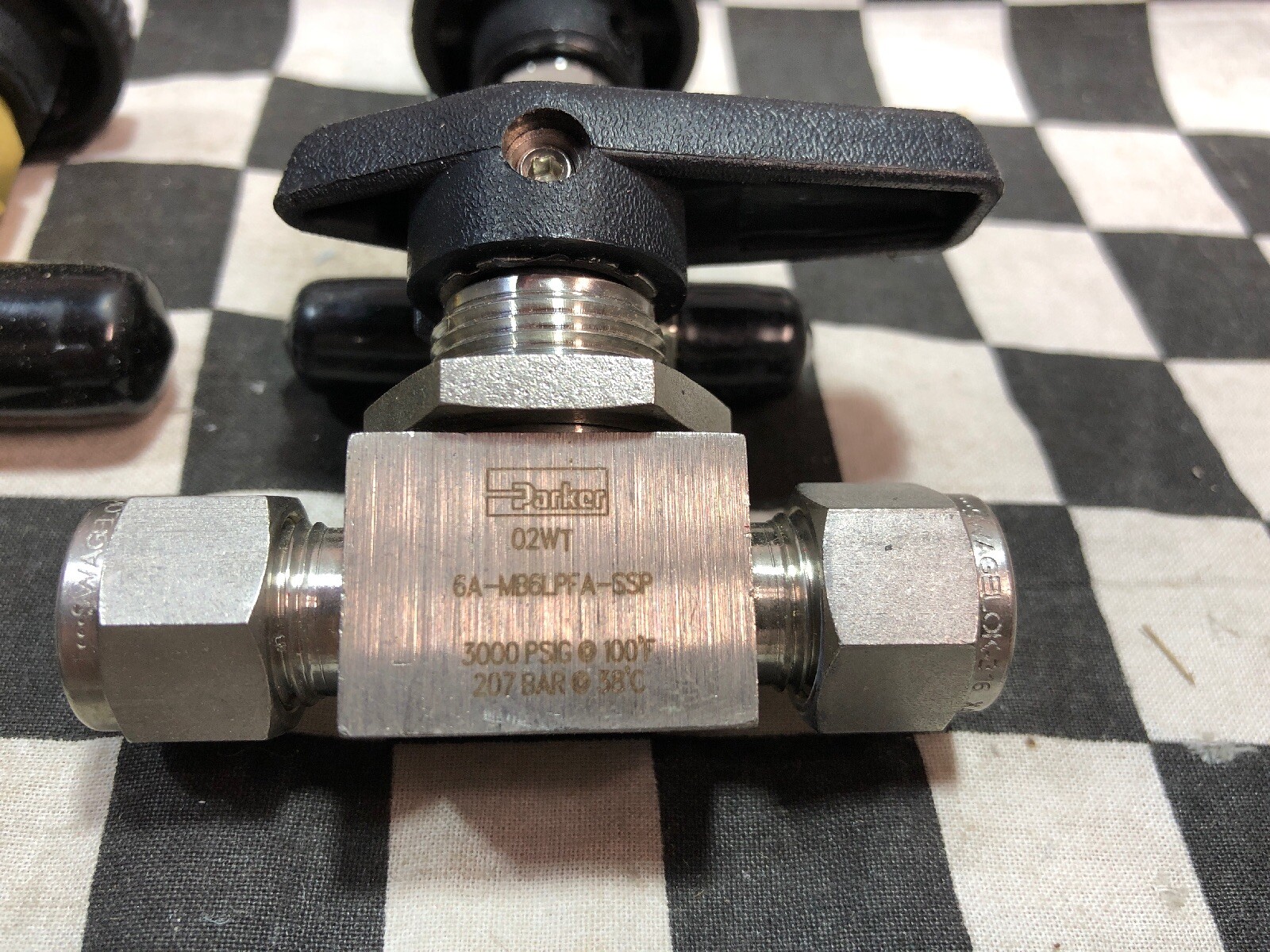 Lot Of 4 Parker VALVE, 4M-V4LN-B, 2M-V4LN-SS, 2Z(A)-MB2LPFA-SSP, 6A ...