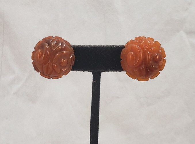Carved Root Beer Bakelite Flower Themed Screw Back Si… - Gem