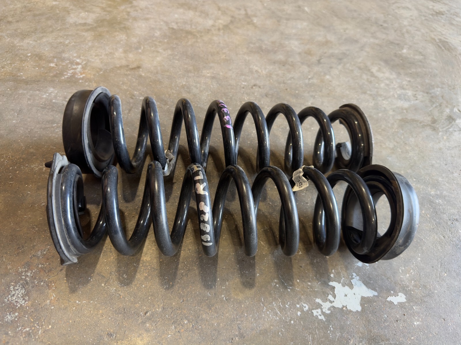 12-18 BMW F30 Sedan RWD REAR SUSPENSION RIGHT LEFT COIL SPRING PAIR SET ...