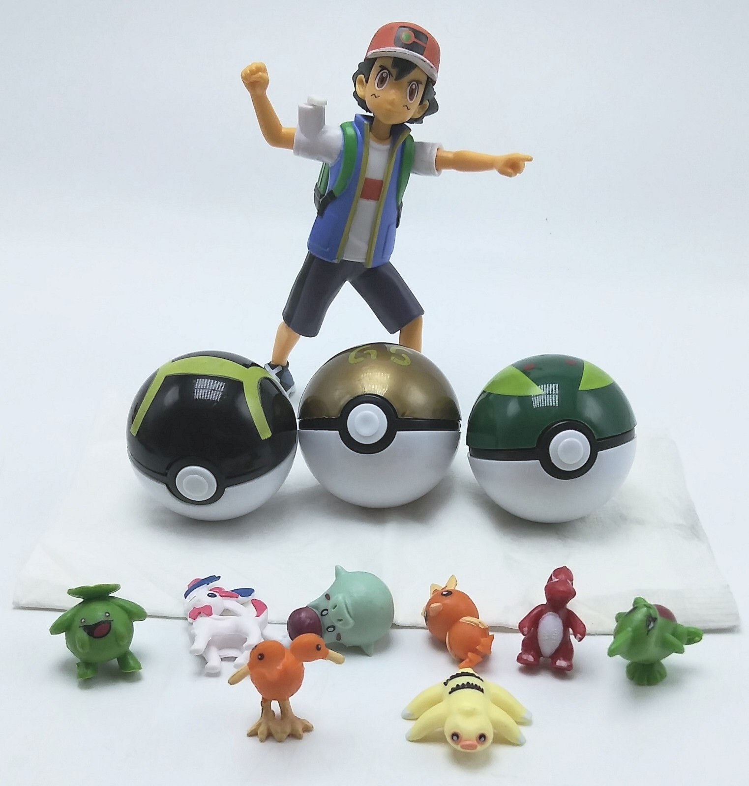Pokemon Figures 1" Mixed Lot of 12 Balls Ash Jazwares 2021, Charmeleon ...