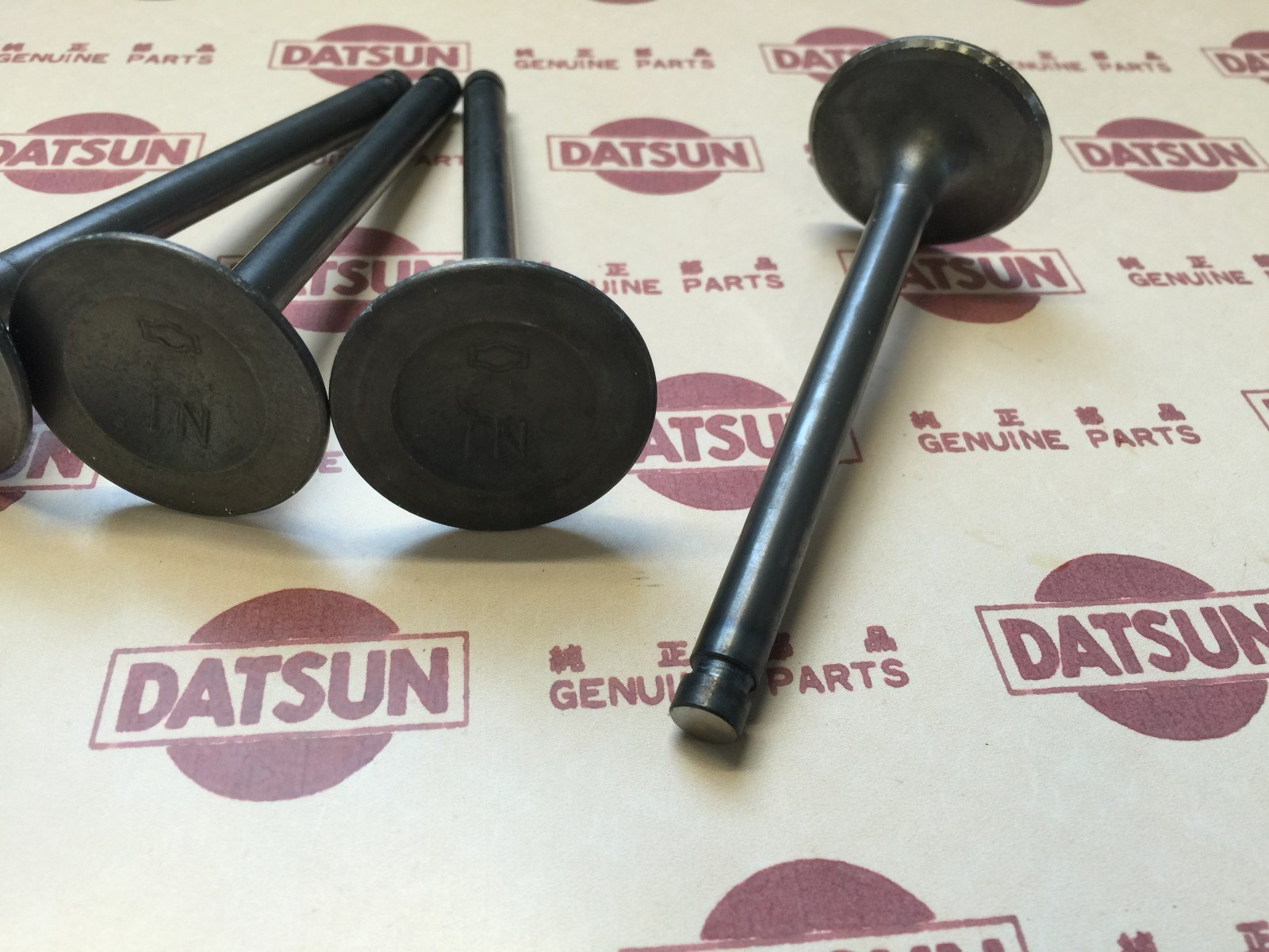 DATSUN A14 A15 Intake Valves 37mm Genuine (Fits NISSAN Sunny B210 B310 ...