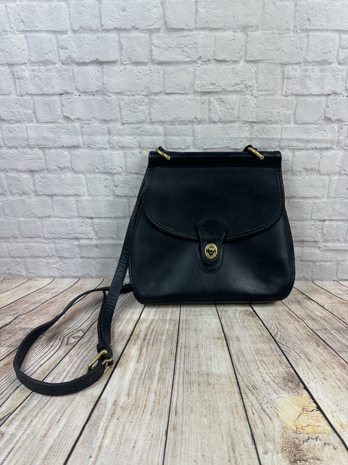 Vintage 1990s Coach Curved Logan Black Leather Purse … - Gem