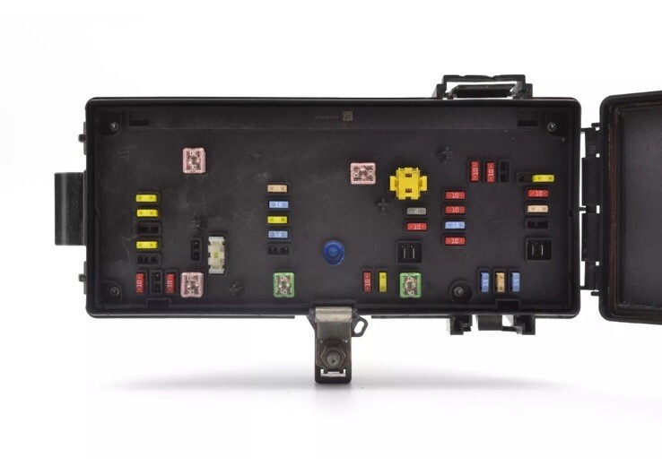 Dodge RAM 1500 2500 3500 Fuse Box Relay Body Module BCM TIPM P68028003 ...