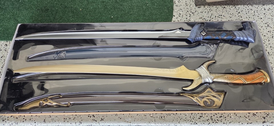 Modern Icons Icingdeath & Twinkle 1:1 Replica Swords of Drizzt Do'Urden ...