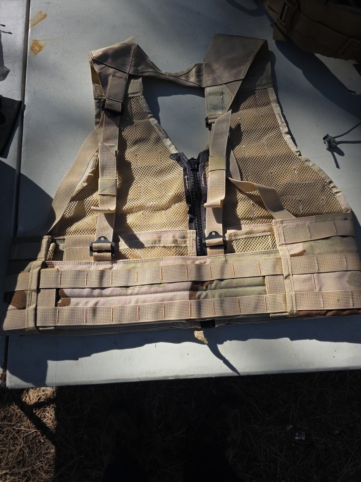 USGI US Military Desert Combat Uniform DCU Fighting Load Carrier FLC ...