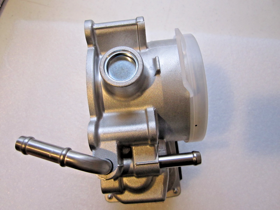 New Genuine Toyota 22030-31020 Throttle Body For 2006-16 Lexus IS250 ...