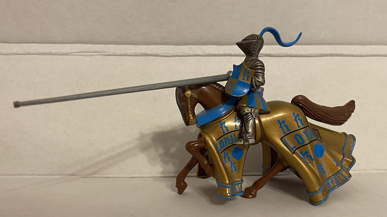 Britains 1997 Mounted Medieval Knight Jousting Blue Gold 54mm Lead ...