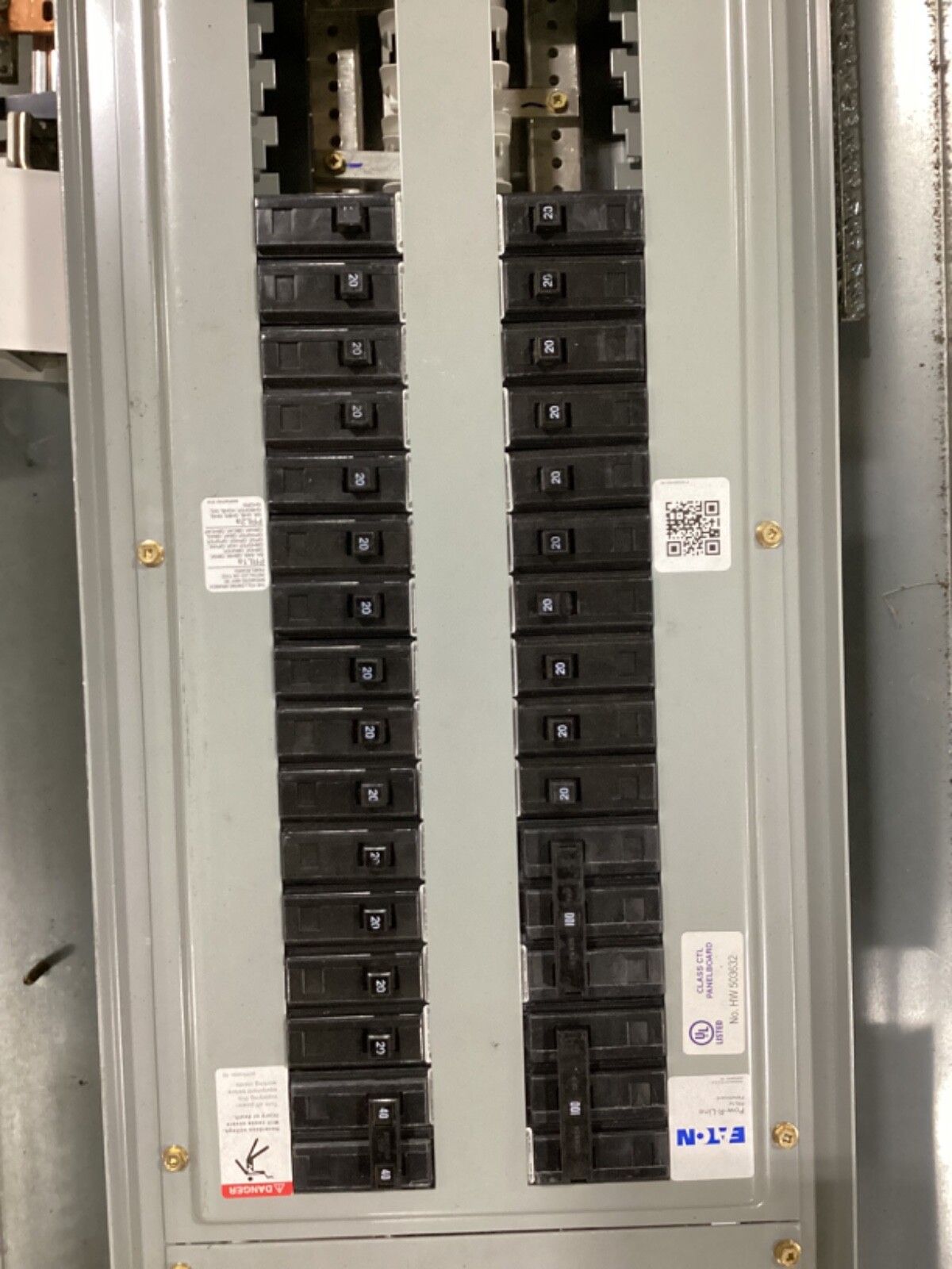 EATON PanelBoard JEZB2072R 20”W x 72” H 208Y/120V 400A AMPS #600JMFML ...