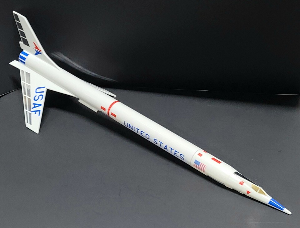 Estes Falcon Commander Flying Model Rocket Kit D Powered Upscale Model ...