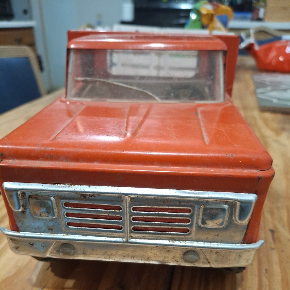 Vintage 1960's Structo Farms Red Pressed Steel Livestock Farming Stake ...