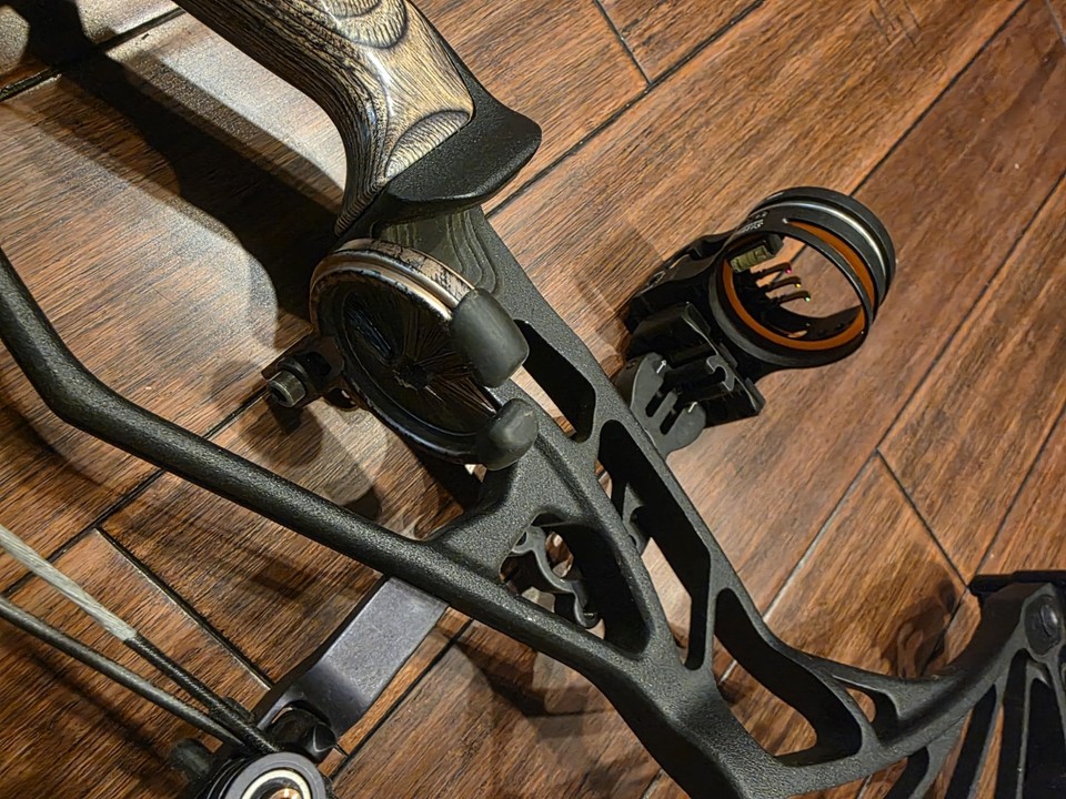 Hoyt Pro Defiant (Black) RH 60-70#, 28"-30" Draw Length | eBay