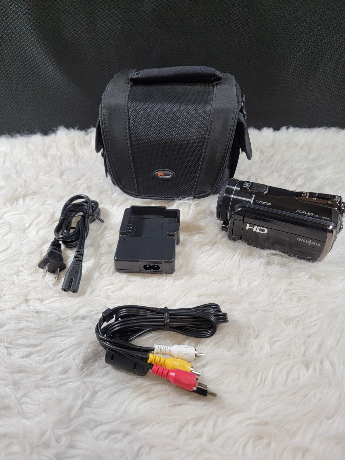 Insignia High-Definition 10MP Camcorder 3" TFT-LCD Touch Screen - Black ...