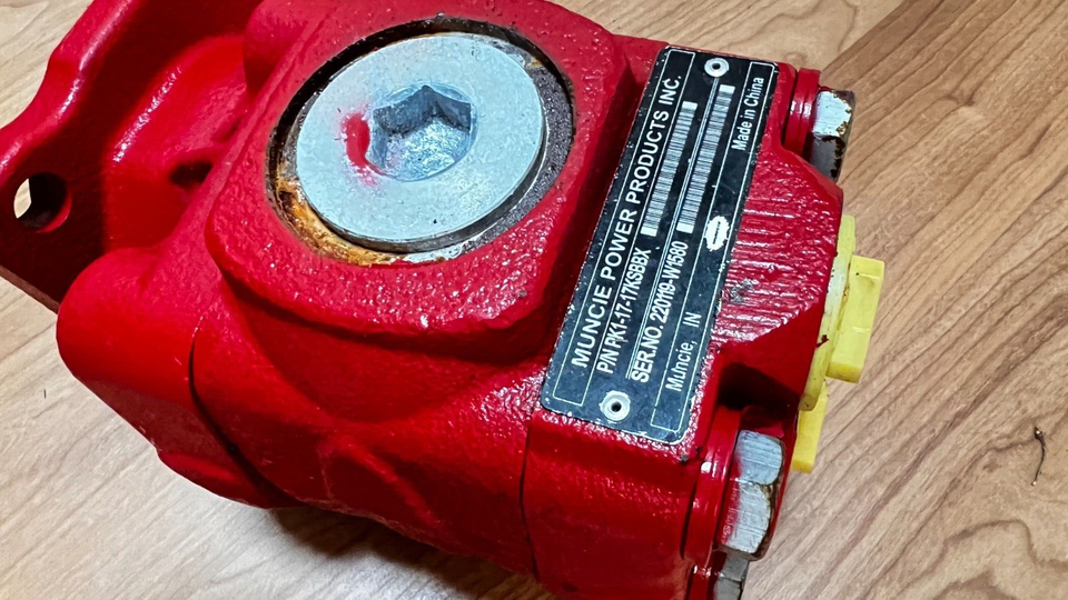 Muncie Hydraulic PTO Pump Jerr-Dan Allison PK1-17-17KSBBX 15 Spline 1 ...