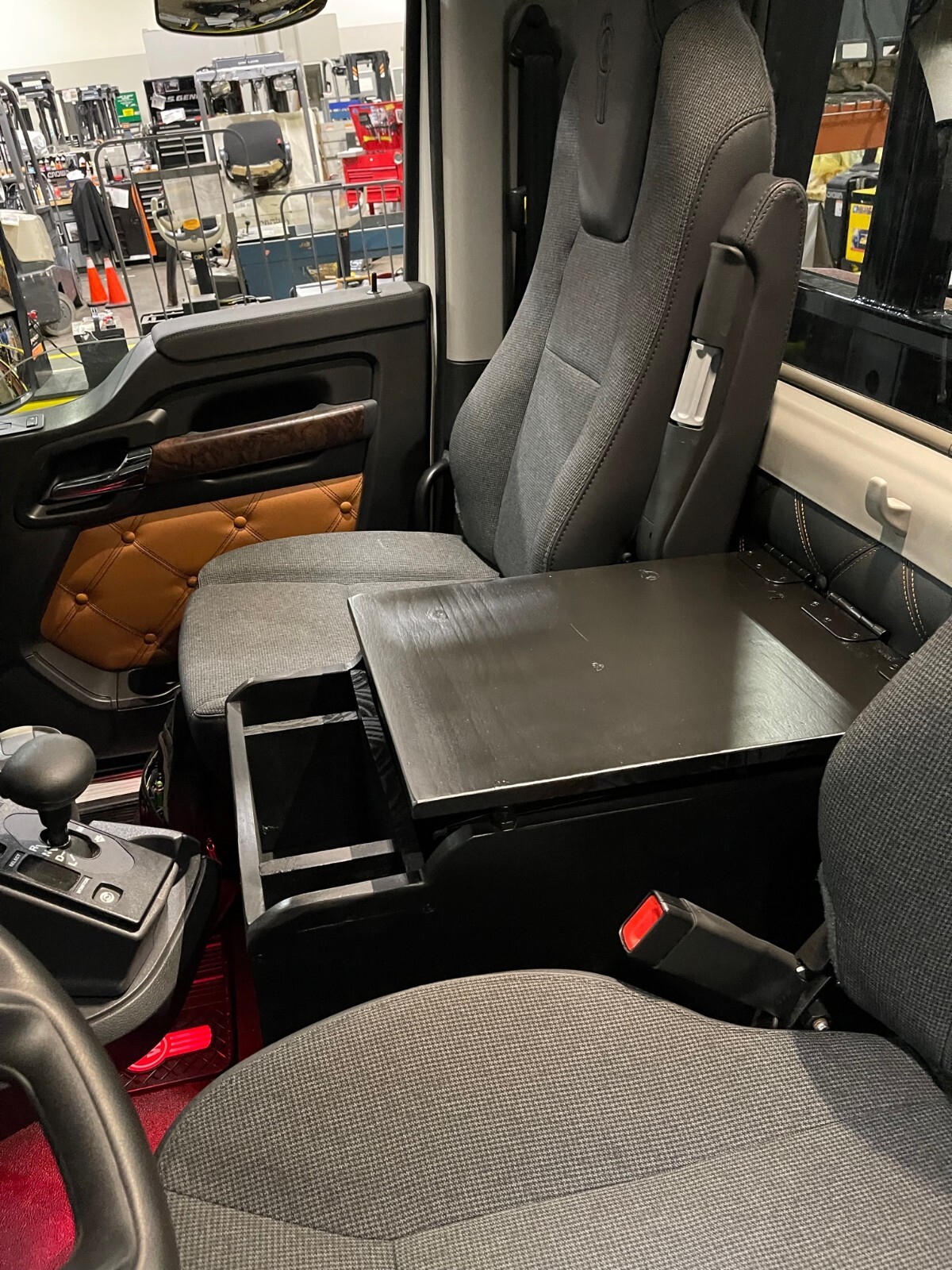 Class 6 7 8 Truck Center Console Work Station File System Storage ...