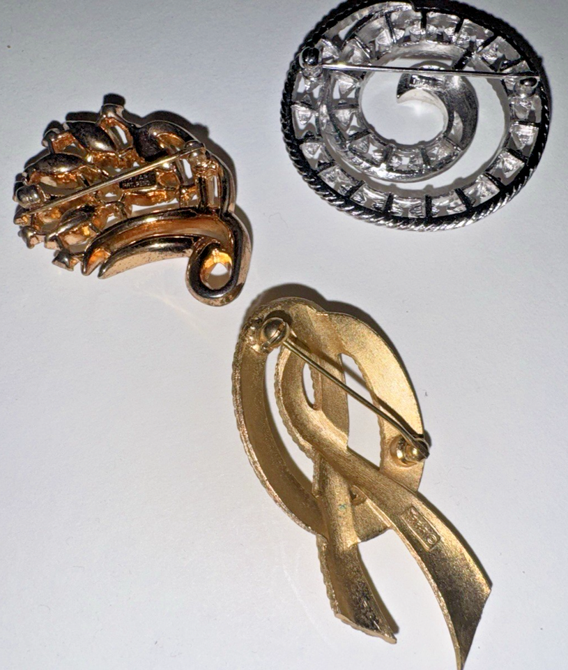 Vintage TRIFARI BOOCHES - 1 CROWN TRIFARI | eBay