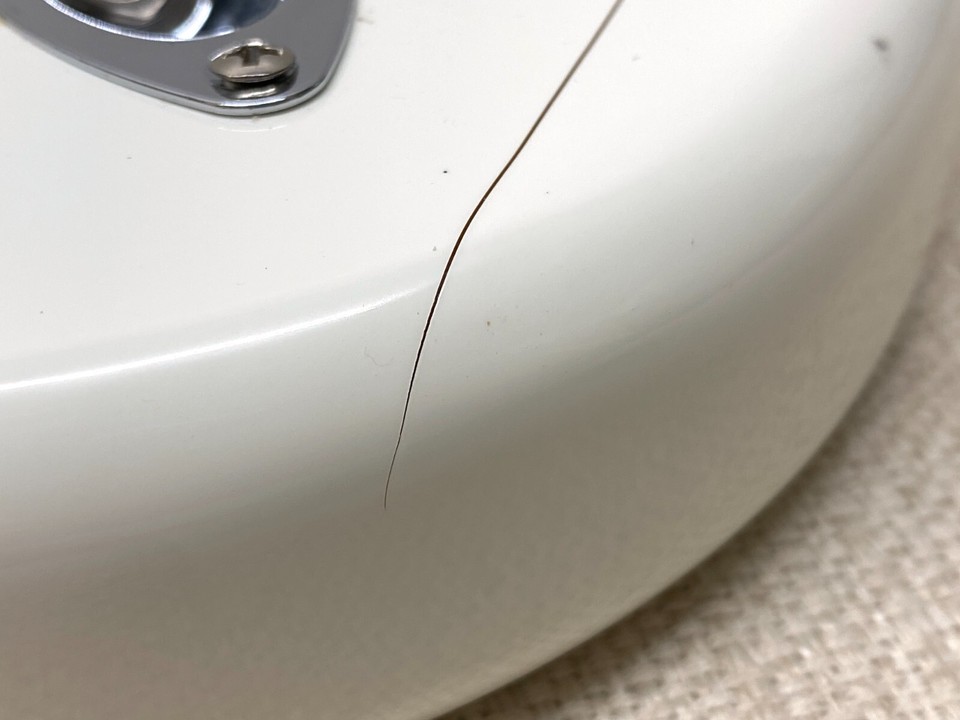 CRACK/DAMAGE Fender Squier 2-Pt Tremolo Strat BODY Olympic White ...