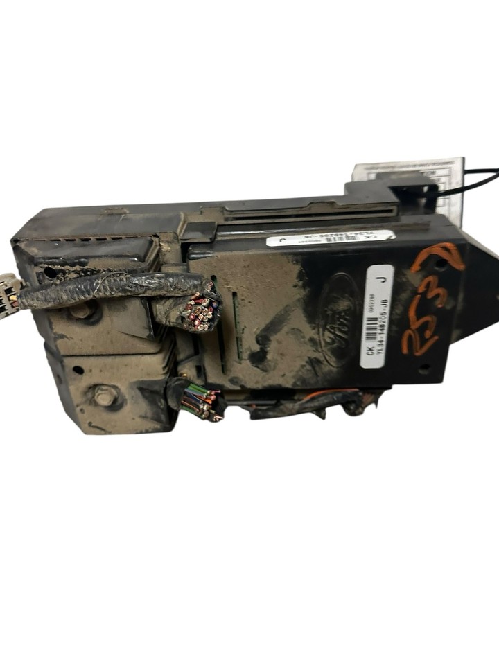 99 00 01 02 03 04 FORD PICKUP F150 Multifunction BCM Fuse Box YL34 ...